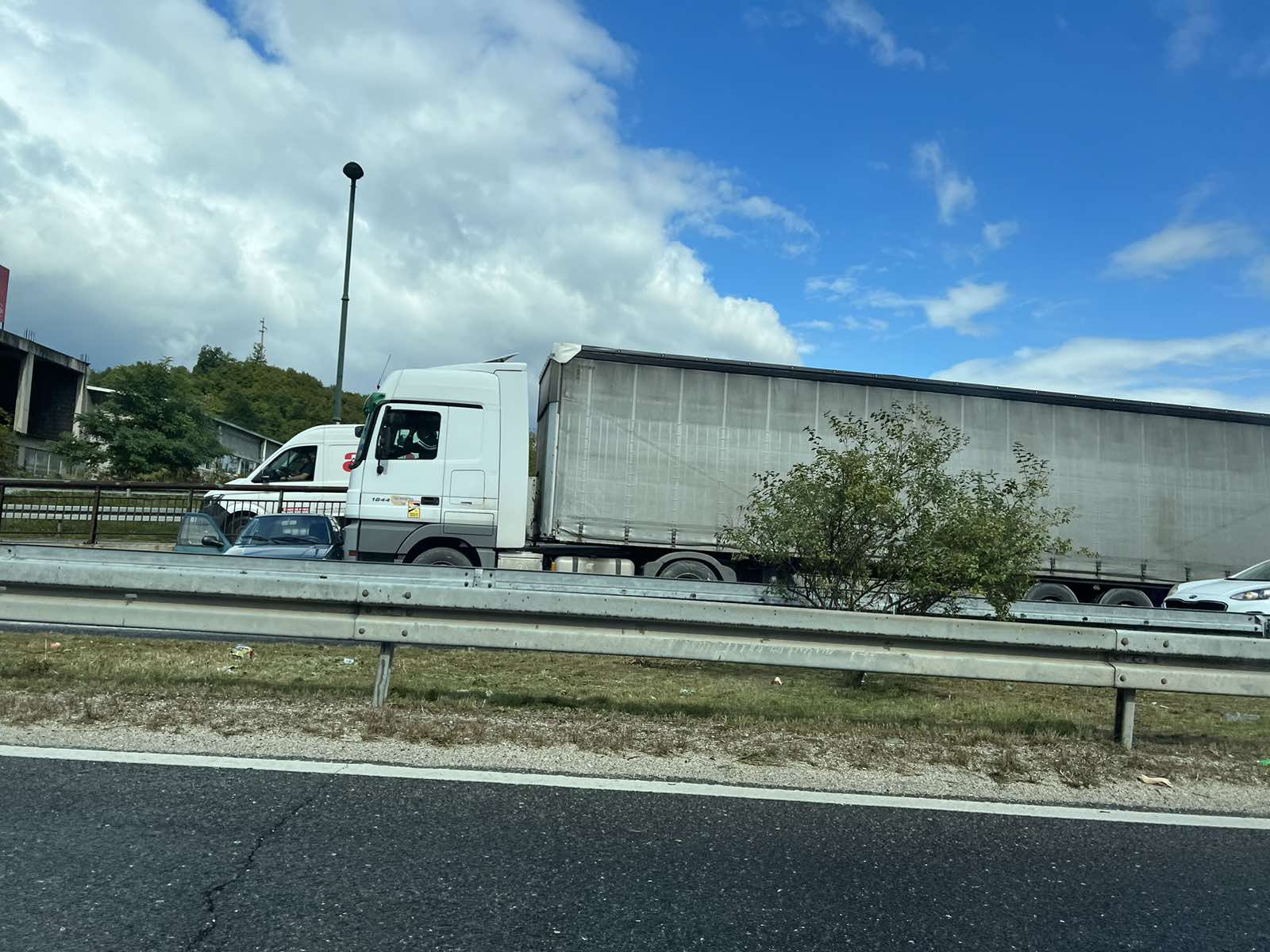 Kamion udario u putničko vozilo na izlazu s brze ceste kod Blažuja – TVSA.BA