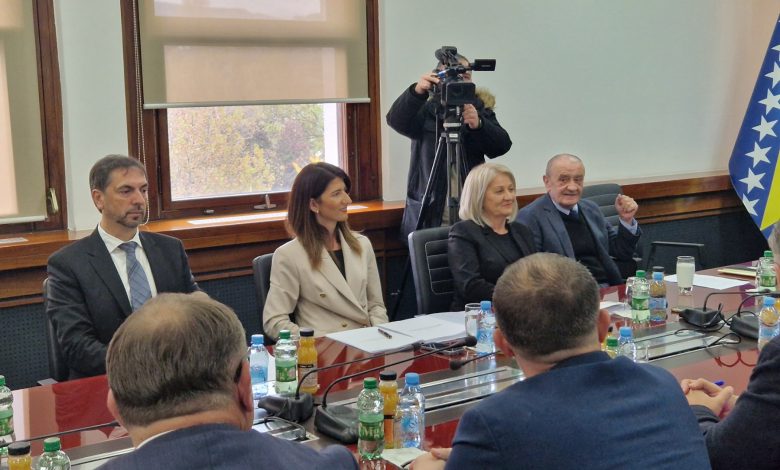 Predstavnici HDZ-a stigli na pregovore sa Trojkom – TVSA.BA